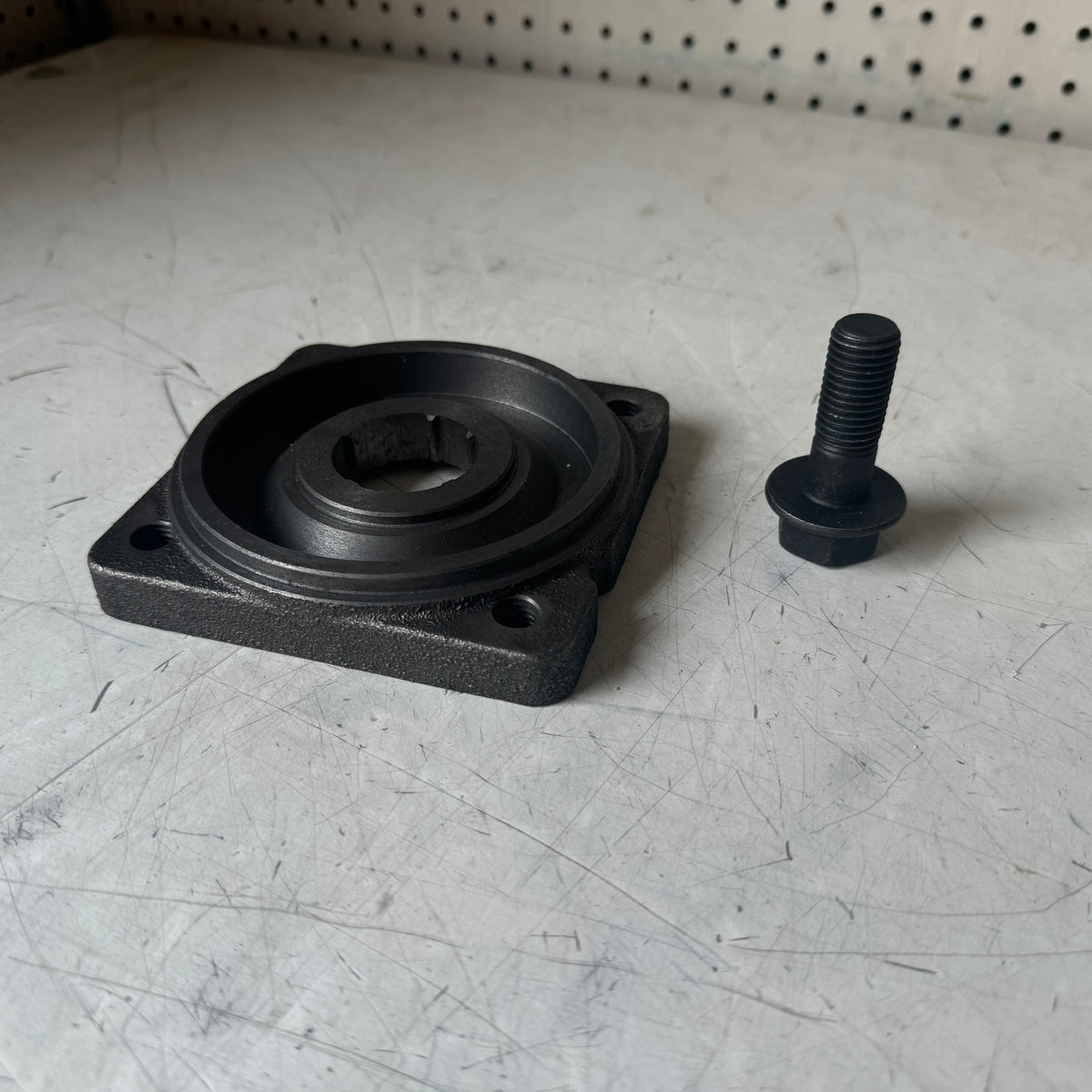 John Deere Shear Hub – Horter's Farm and Ranch Supply